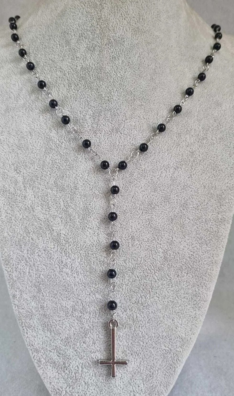 Choker kategorisinde Boncuk Detaylı Ters Haç Kolye