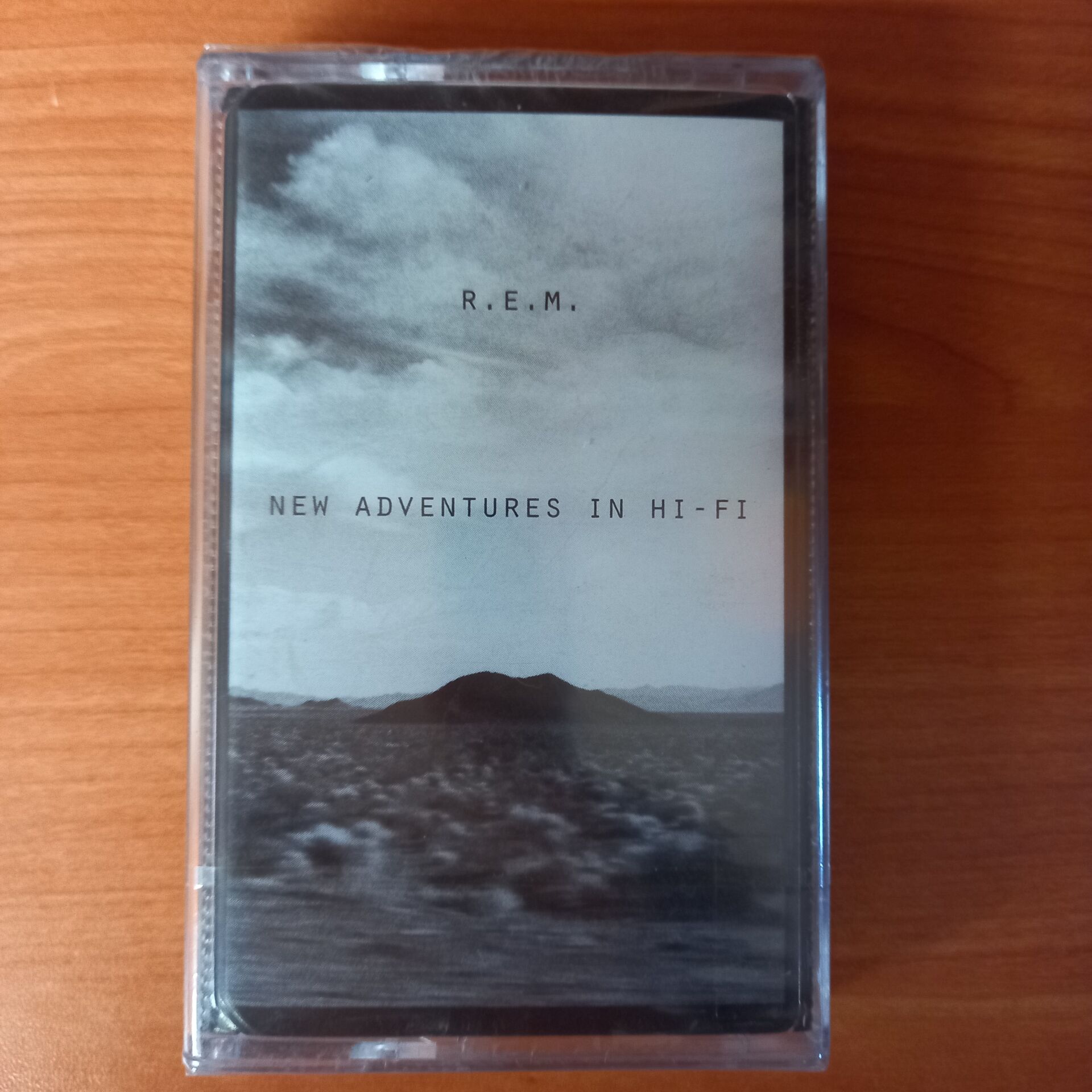 R.E.M. - NEW ADVENTURES IN HI-FI (1996) - KASET SIFIR R.E.M. - NEW ADVENTURES IN HI-FI (1996) - KASET SIFIR
