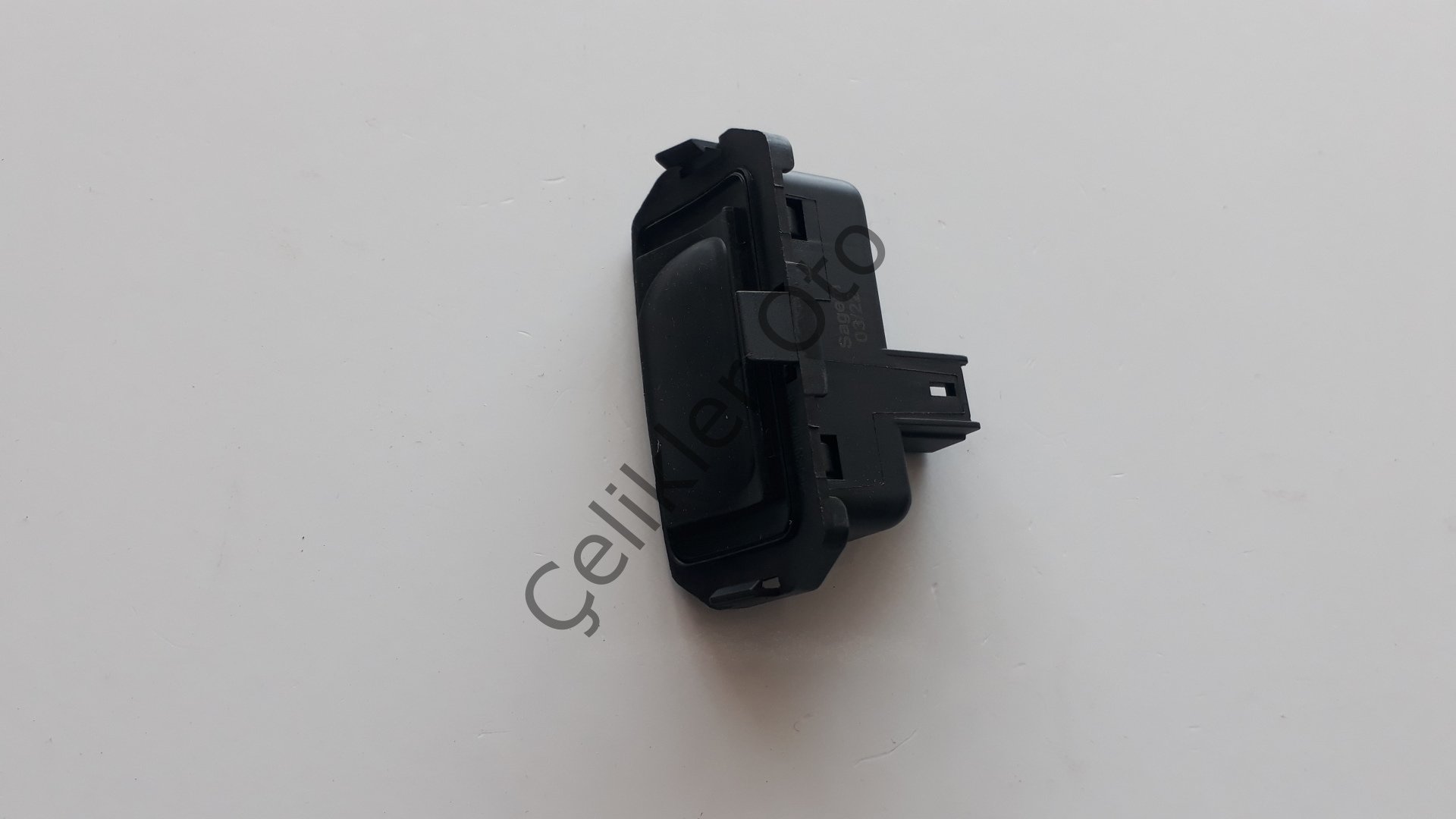 Bagaj Kapak Açma Düğmesi Modüs Kango 3 Megane 2 7701475191