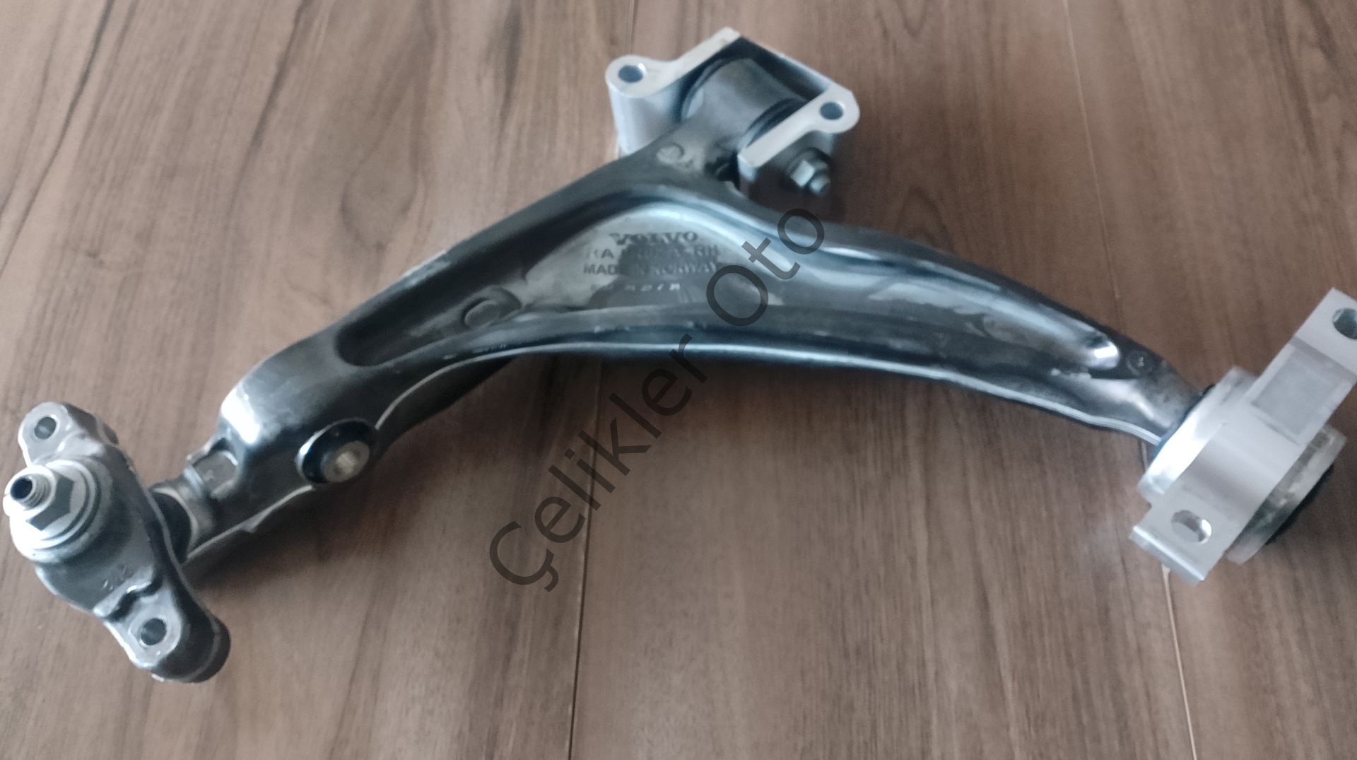 Sağ Alt Tabla Salıncak S90 V90 XC60 XC90 32381881