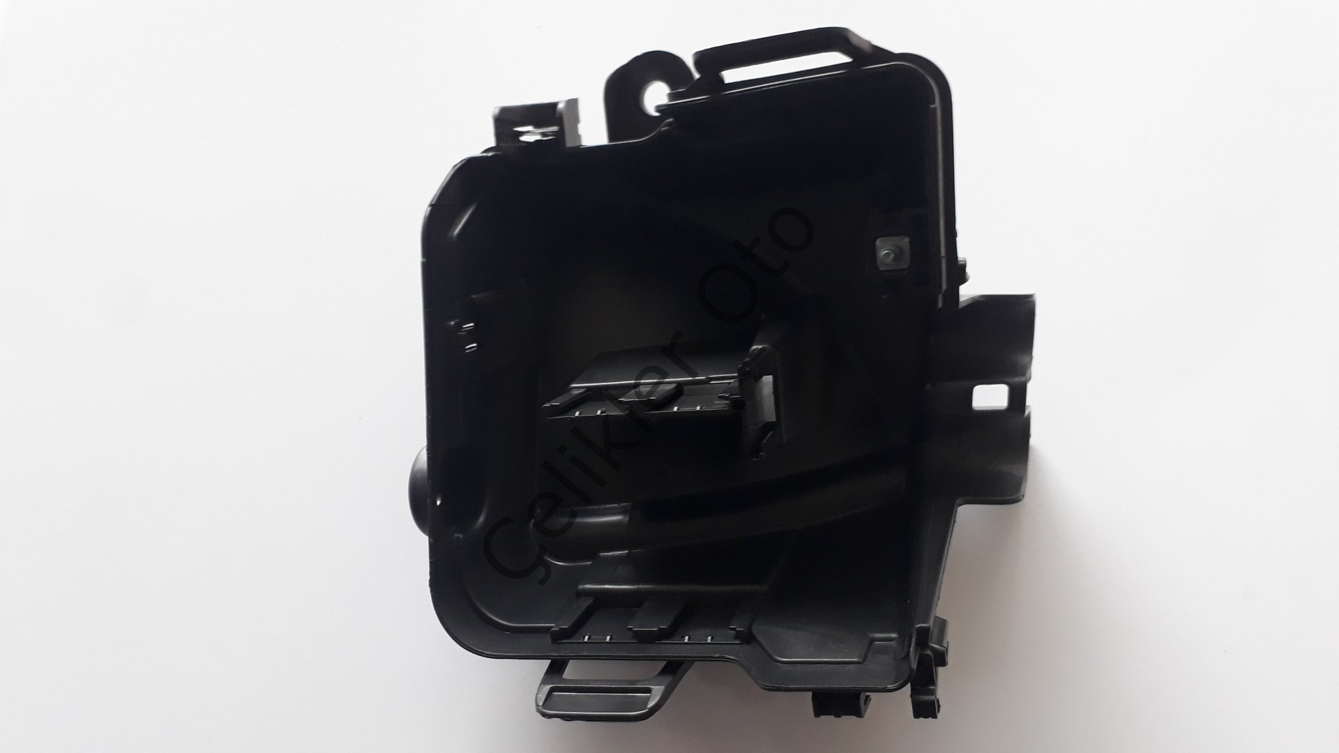 Enjeksiyon Beyni Muhafaza Alt Kapağı Sandero Lodgy Dokker 243809584R