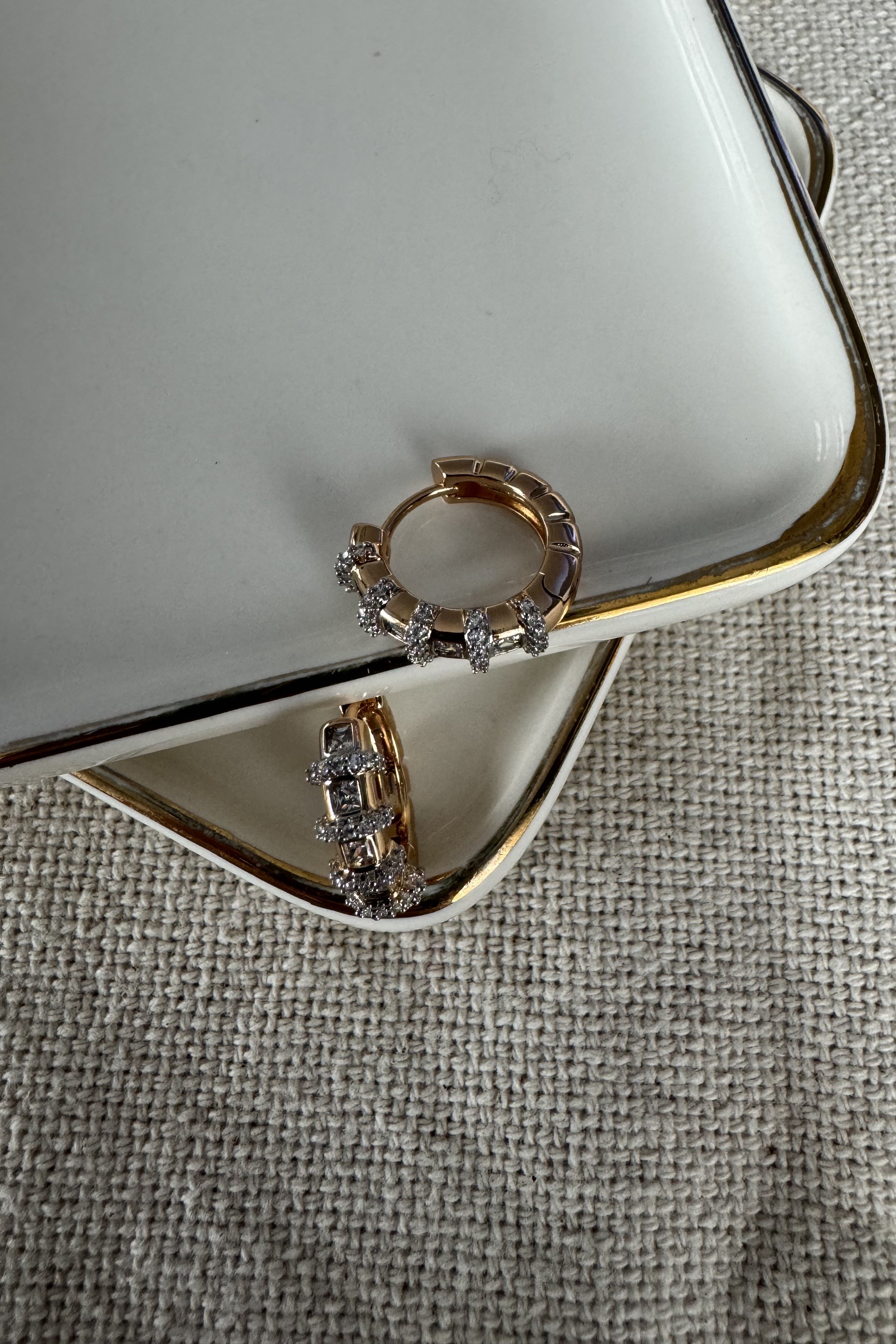 Özel Seri Minimal Halka Üzeri Silver Sarmal Küpe Özel Seri Minimal Halka Üzeri Silver Sarmal Küpe