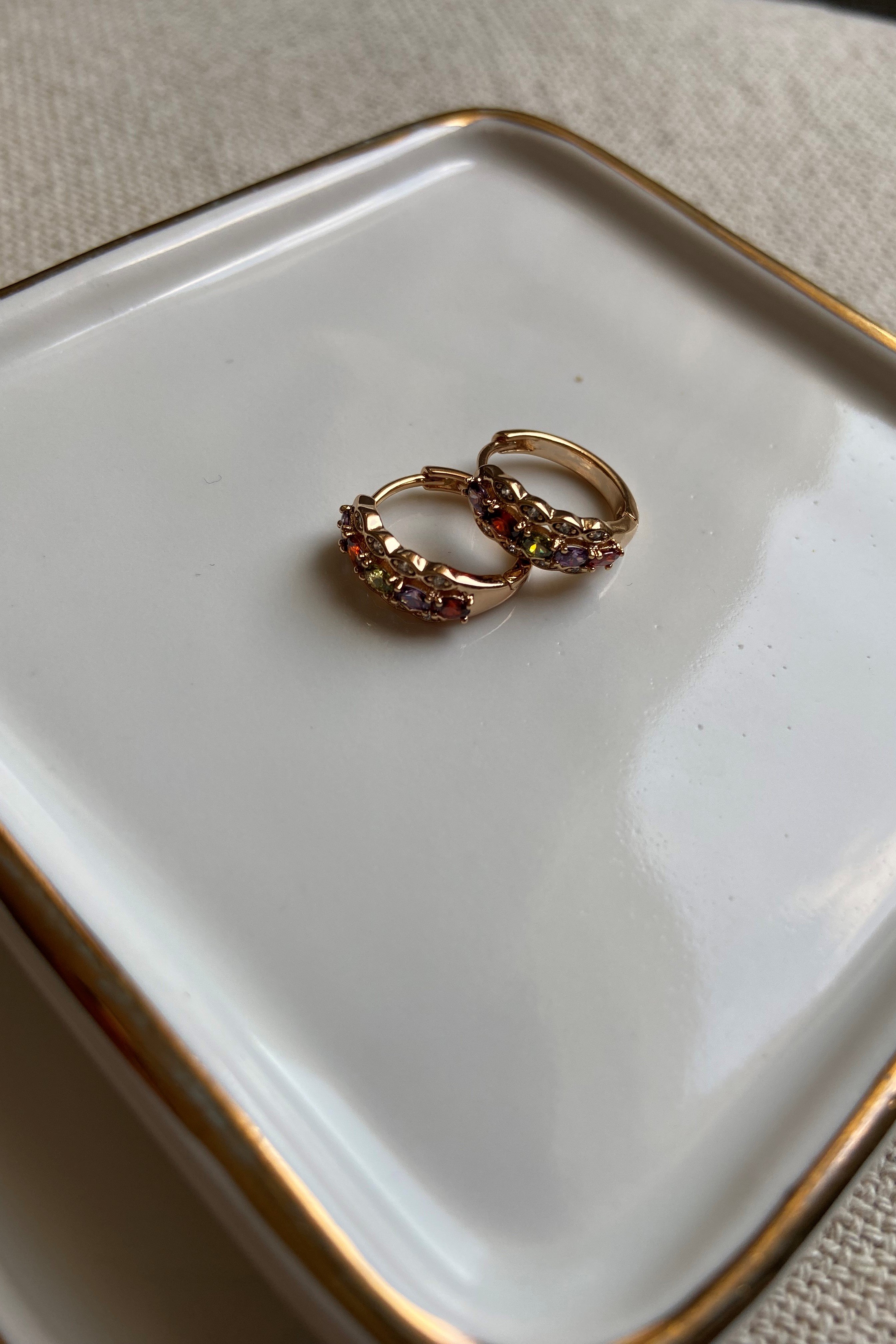 Özel Seri Renkli Taşlı Minimal Halka Küpe Özel Seri Renkli Taşlı Minimal Halka Küpe
