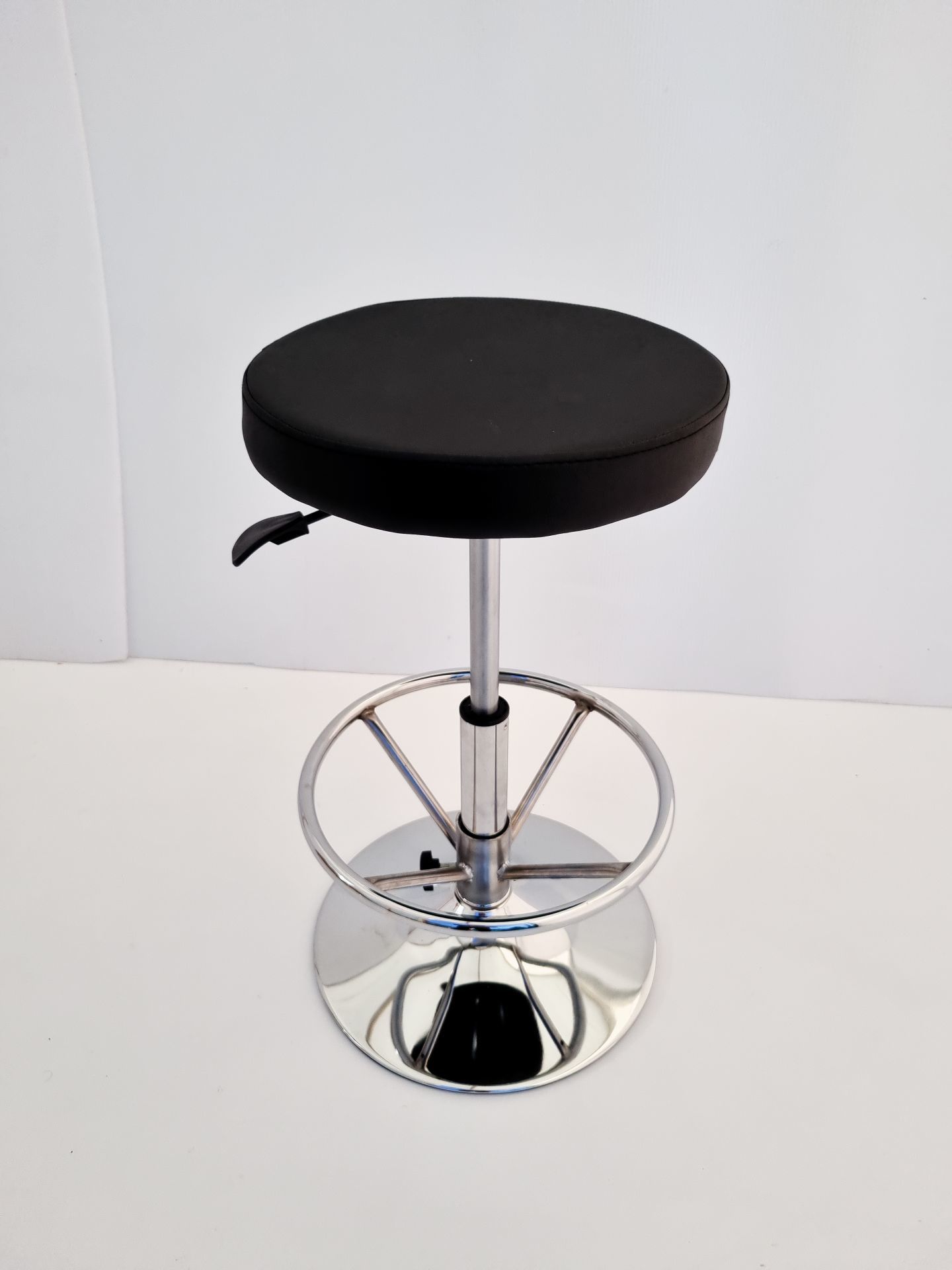 Metal Krom Ayak Sağa Sola Dönebilir Sabit Ayaklı Siyah Deri Yüksek Bar Boy Tabure