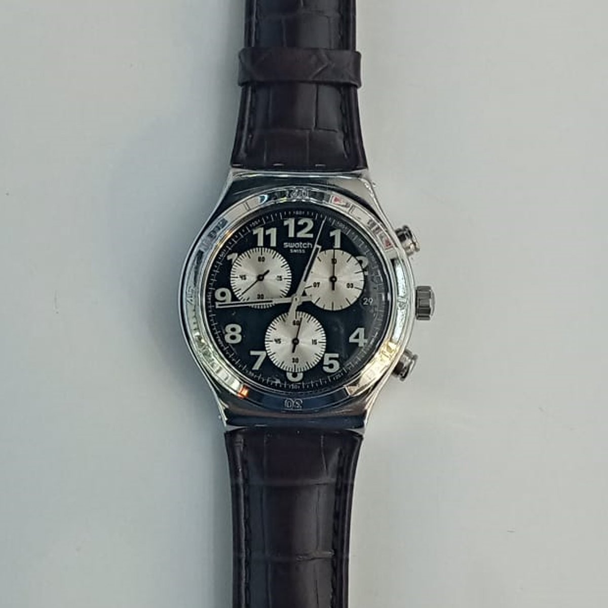 Swatch YVS400 Kahverengi Deri Erkek Kol Saati