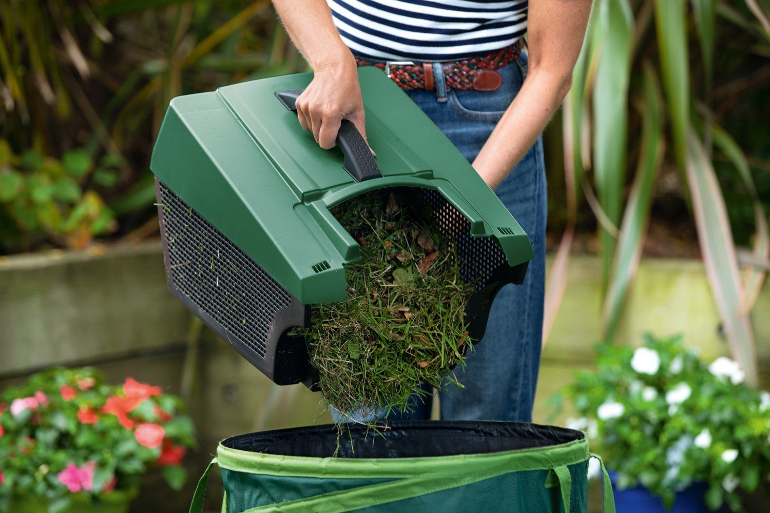 Bosch Bosch Akülü Çim Biçme Makinesi CityMower 18V-32-300 (1 x 4,0 Ah ...