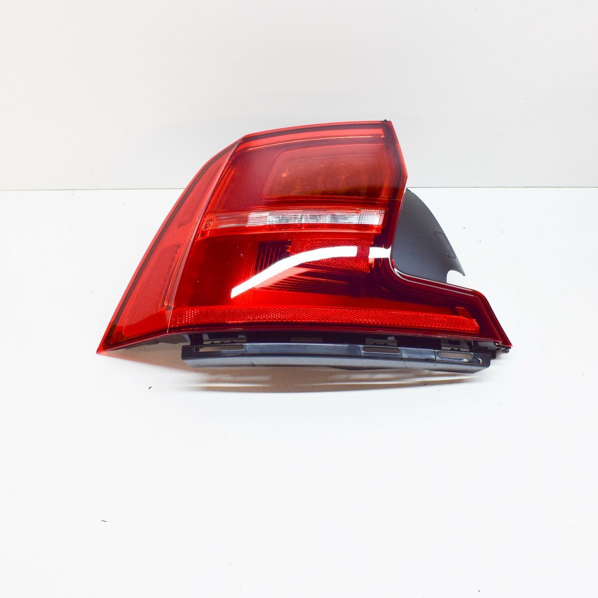 Volvo S90 Sol Dış Stop Lambası 31698712- Volvo