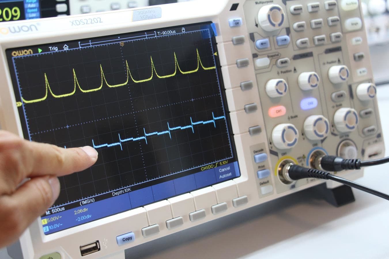 Owon XDS2202 Osiloskop 200 MHz 2 Ch 8” Dok-Ekr Decode