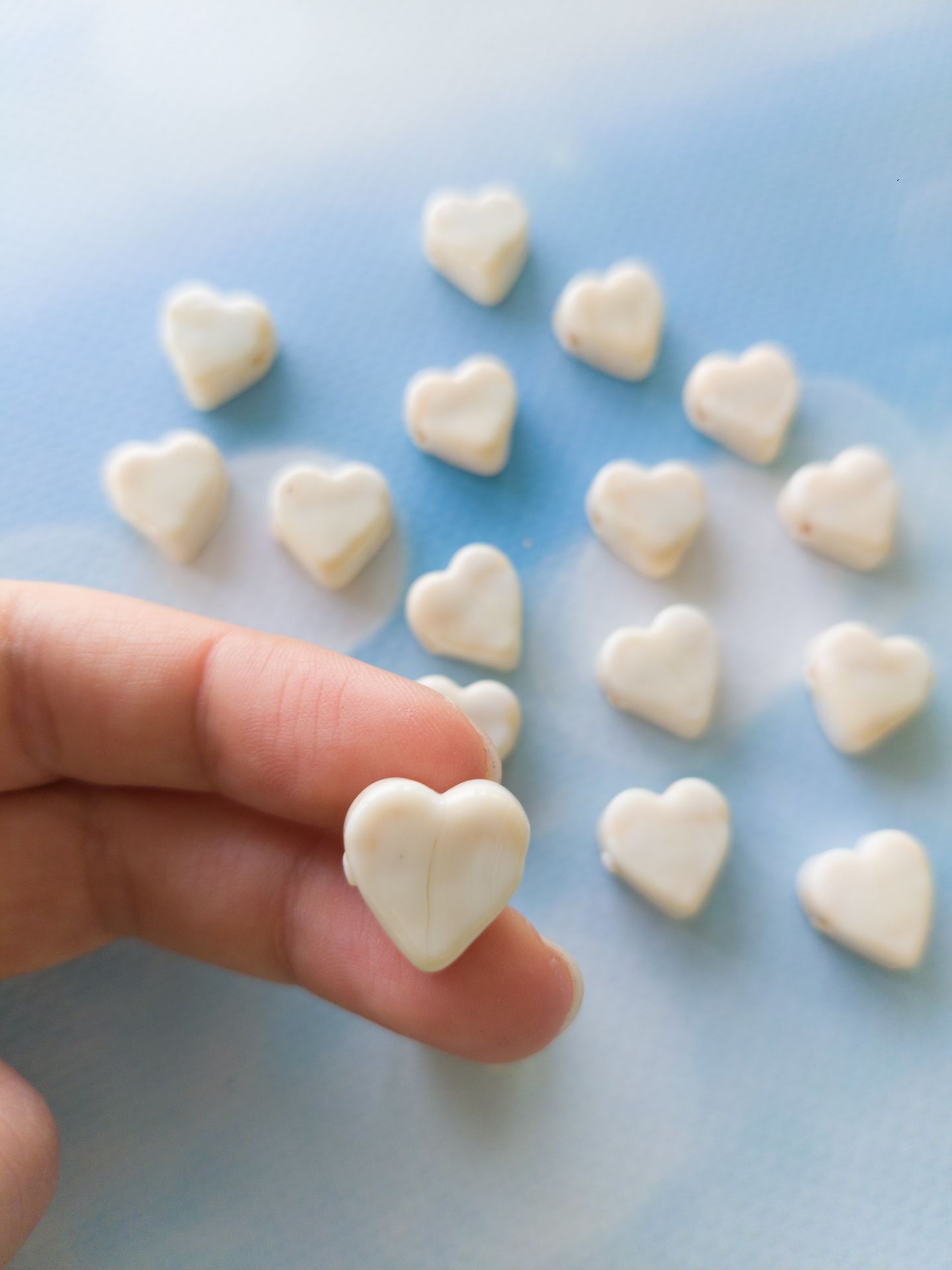 Krem Renk Kalp Boncuk - 014