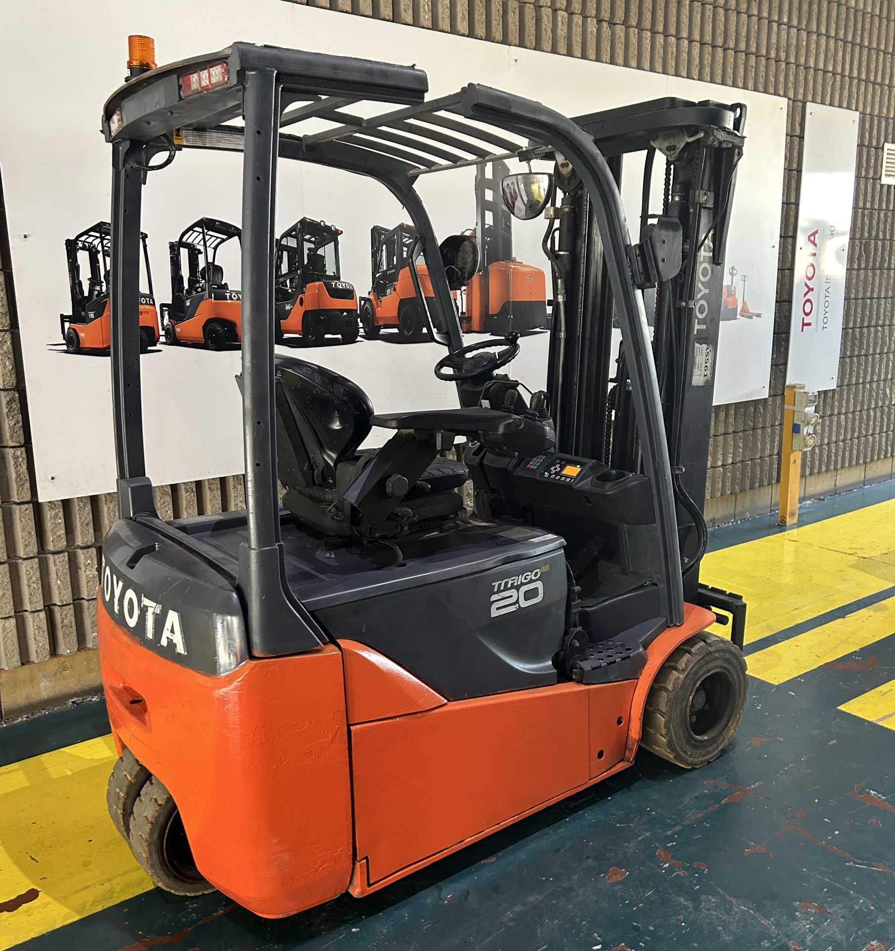 Toyota Traigo 48V 8BE20T 3 Tekerlekli Elektrikli Forklift