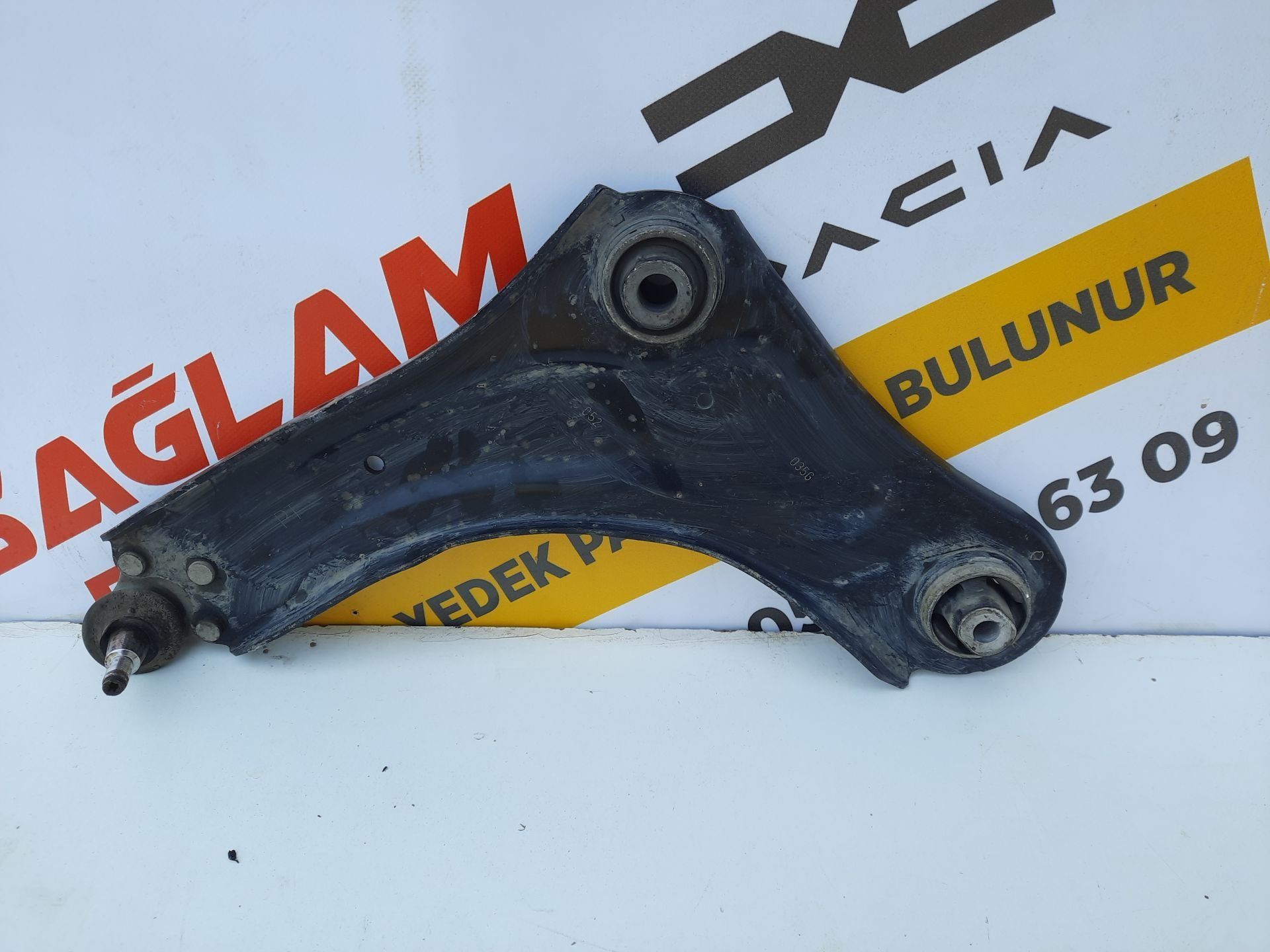 Megane 3 Sol Ön Alt Tabla Salıncak Çıkma 545014055R