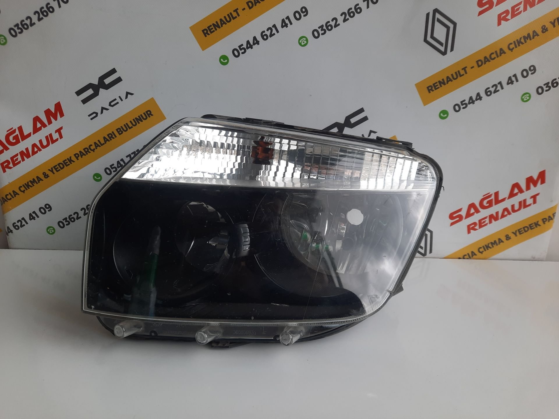 Duster 1 Orijinal Çıkma Sol Far 2010 - 2013 İçi Siyah 260605370R