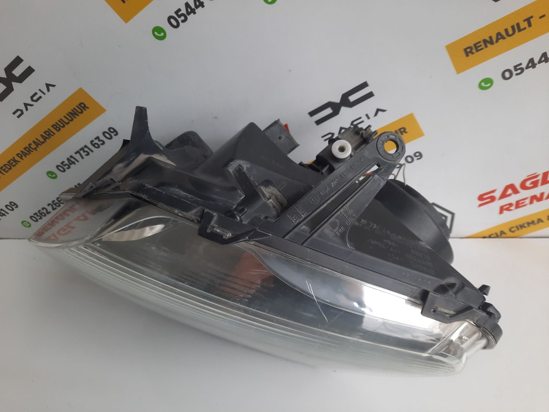 Duster 1 Orijinal Çıkma Sol Far 2010 - 2013 İçi Siyah 260605370R