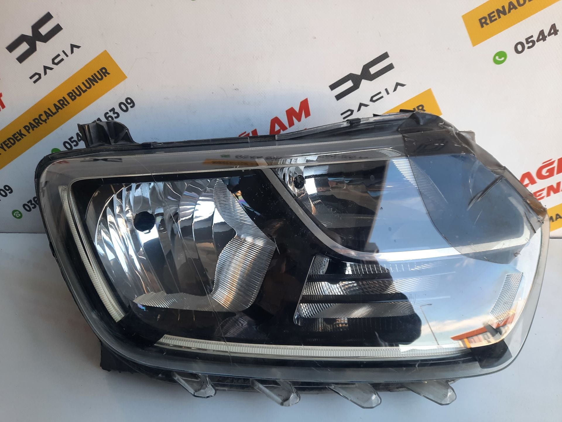 Duster 2 XJD 18-24 Orijinal Çıkma Ledli Sağ Far ( Camı Kırık ) 260101133R