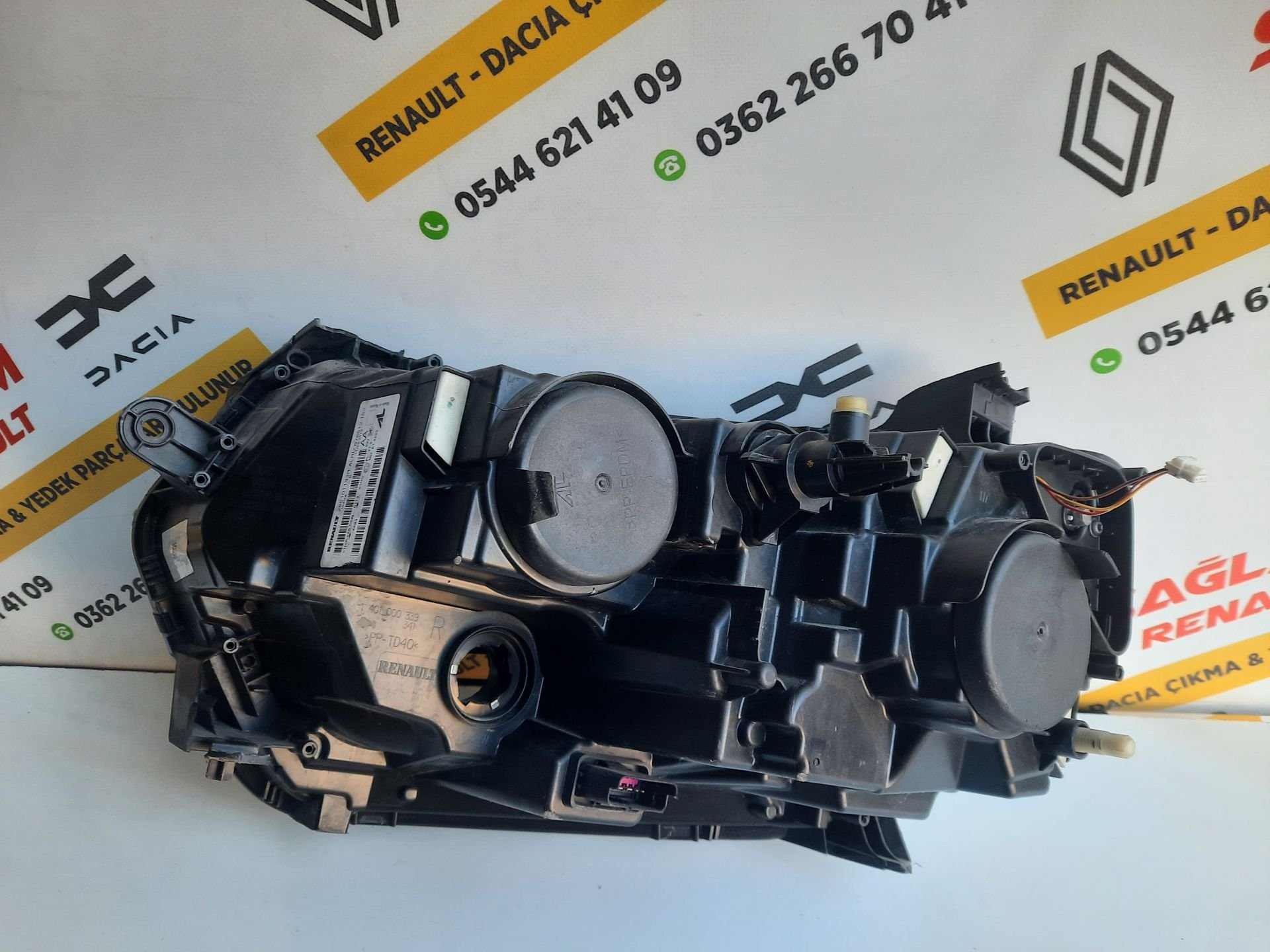 Duster 2 XJD 18-24 Orijinal Çıkma Ledli Sağ Far ( Camı Kırık ) 260101133R