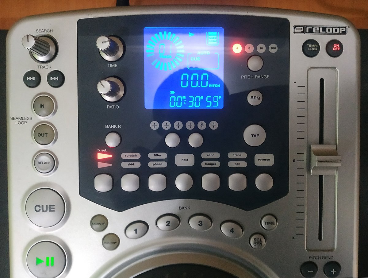 2.EL RELOOP RCD-900S