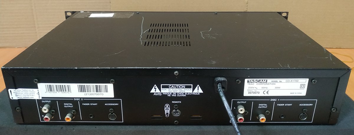 2.EL TASCAM CD-X1700