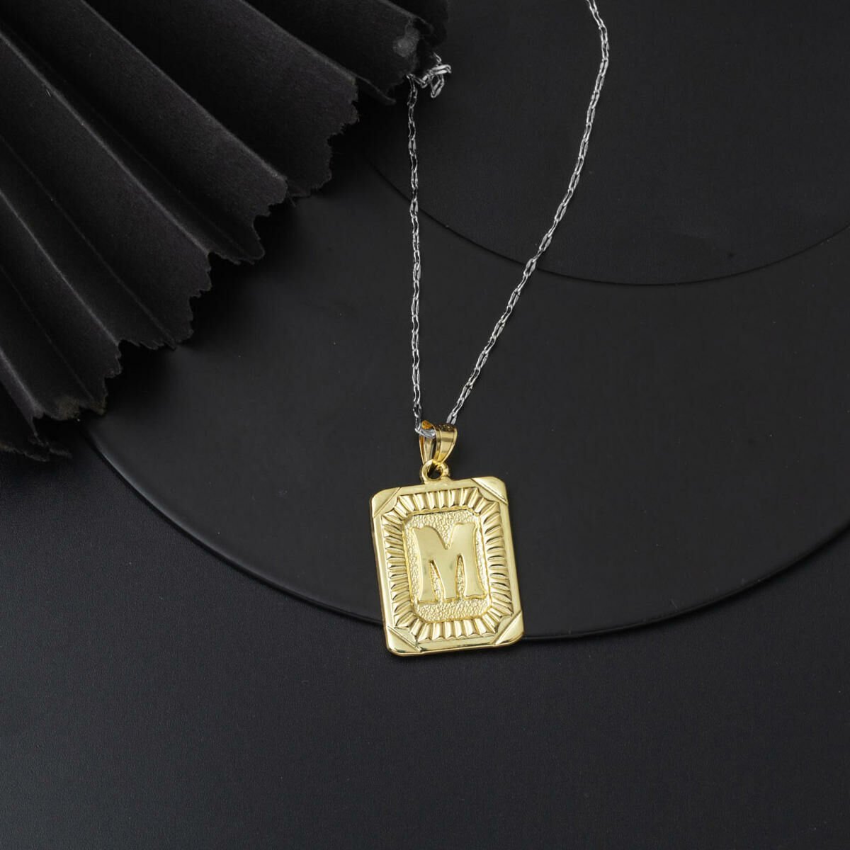 Kare Altın Plakalı 14 Ayar M Harf Kolye Ucu ｜ Bilezikci Harf Kolye