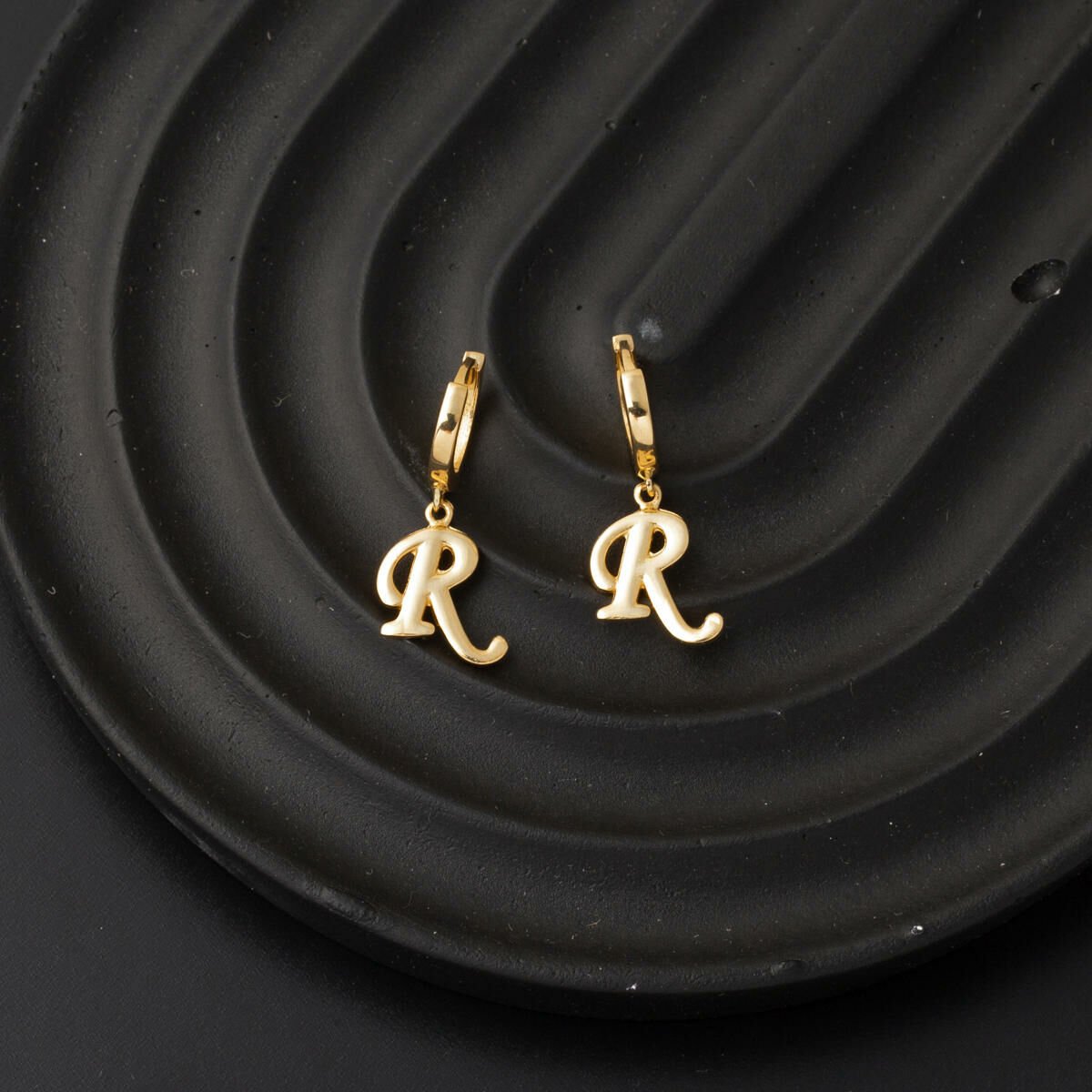 R Harfi Halka Sallantılı 14 Ayar Altın Küpe ｜ Bilezikci Harf Küpe