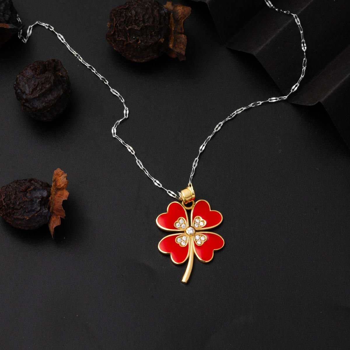 Kırmızı Mineli Yonca 14 Ayar Altın Kolye Ucu ｜ Bilezikci Kolye Uçları